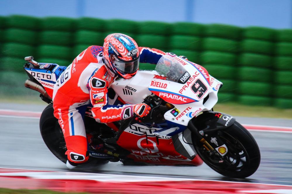 Marc danza nella pioggia | Foto - Sportmediaset