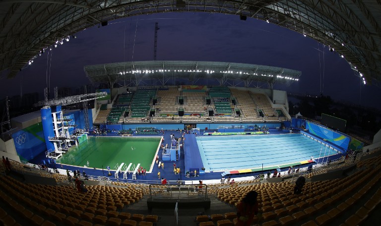 Rio, l'acqua della piscina dei tuffi diventa verde | Foto - Sportmediaset