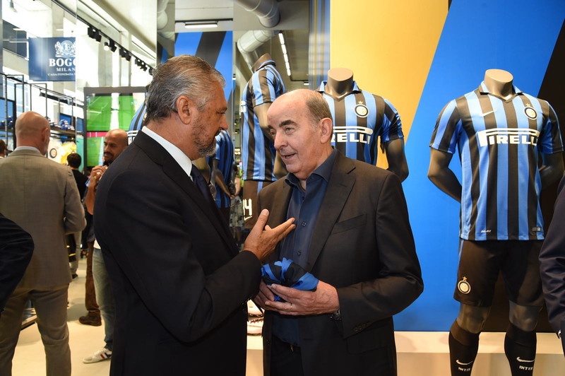 Inter Store, inaugurato il nuovo negozio a Milano: le foto | Foto ...
